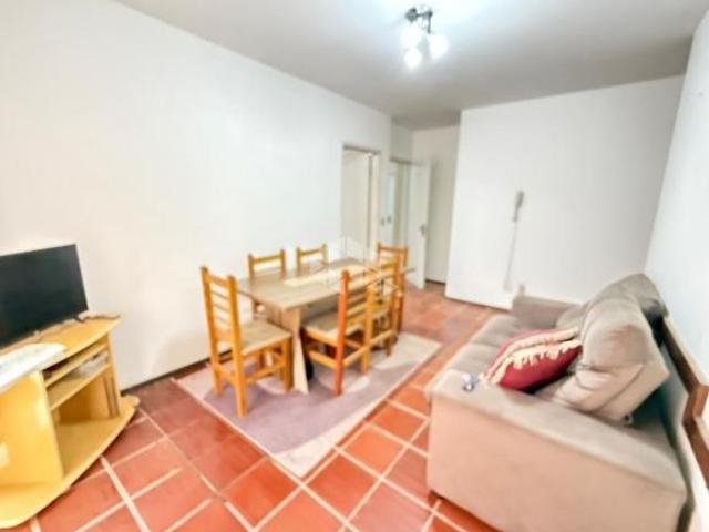 Apartamento de 2 dormitórios, 2 banheiros com sacada ampla, no centro de Capão da Canoa