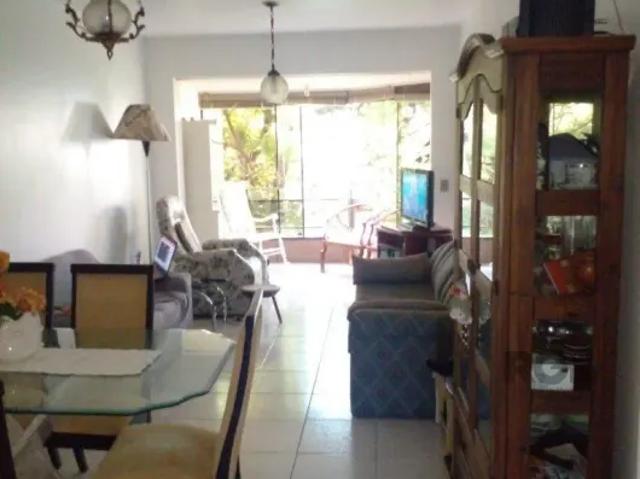 Apartamento de 2 dormitórios, 2 banheiros e 1 vaga de garagem no Bairro Petrópolis