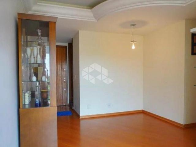 Apartamento de 2 dormitorios, 2 vagas de garagem cobertas e separadas