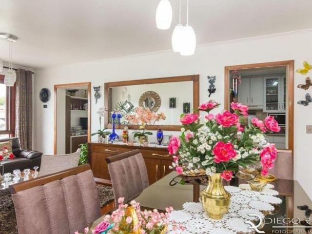 Apartamento de 2 dormitórios,80 M² com possibilidade de transformação em 3 dormitórios. Living: Par