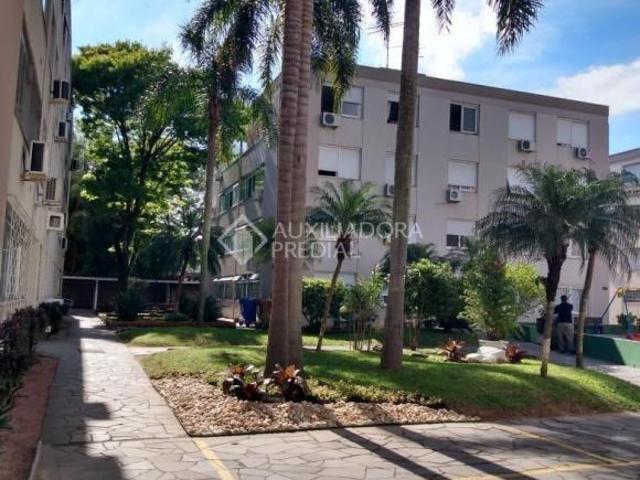 Apartamento térreo, de 2 quartos, 65 m², semi mobiliado, reformado, com infra, a avenida do Forte