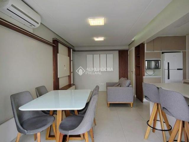Apartamento de 2 quartos com móveis planejados e 2 vagas no Centro