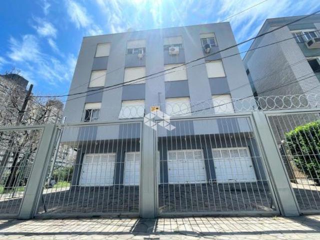 Apartamento de 2 quartos com garagem e pátio no bairro Praia de Belas próximo a