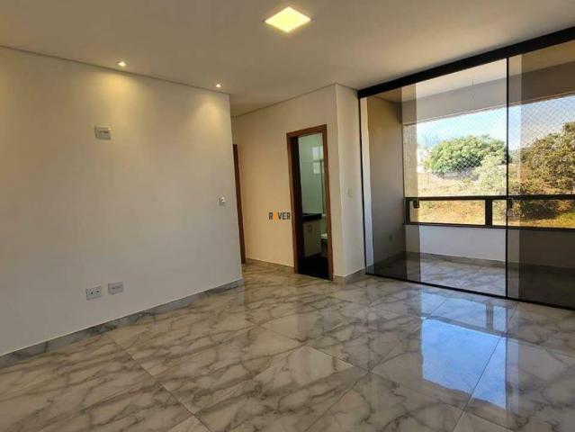 Apartamento de 2 quartos com suíte no Barreiro, região central