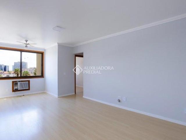 Apartamento de 2 quartos com suíte e vaga coberta na Cidade Baixa