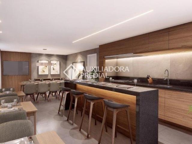 Apartamento de 2 quartos com suite e vaga no bairro Menino Deus