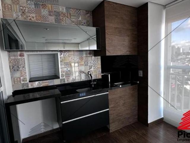 Apartamento de 2 quartos com suíte, 2 salas, varanda gourmet, ar condicionado e 2 vagas com depósito