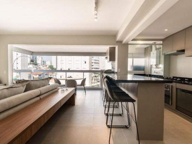 Oportunidade Imperdível: Apartamento com 2 quartos, 1 suíte, 2 banheiros e 2 vagas na Alto da Lapa