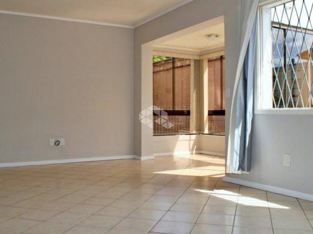 Apartamento de 2 quartos com sacada e vaga de garagem no bairro Petrópolis