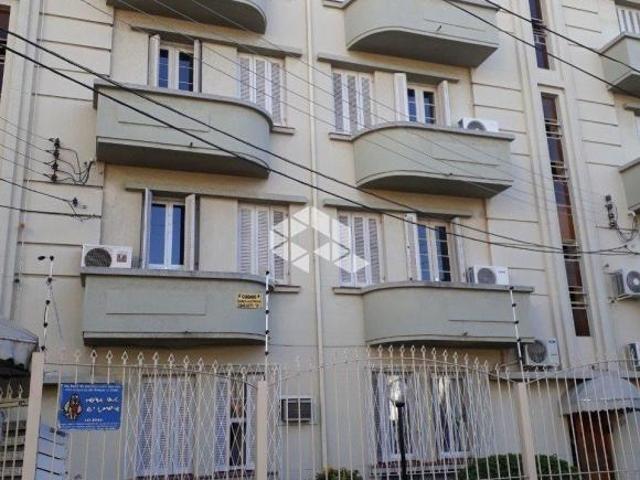 Apartamento de 2 quartos com sacada no bairro Santana próximo ao Hospital de Clinicas, Medeplex e Pa