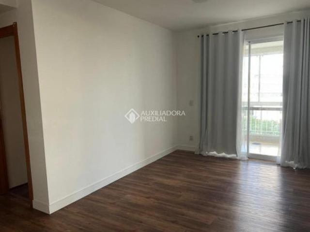 Apartamento de 2 quartos com 1 vaga à venda no bairro Passo da Areia em Porto Alegre
