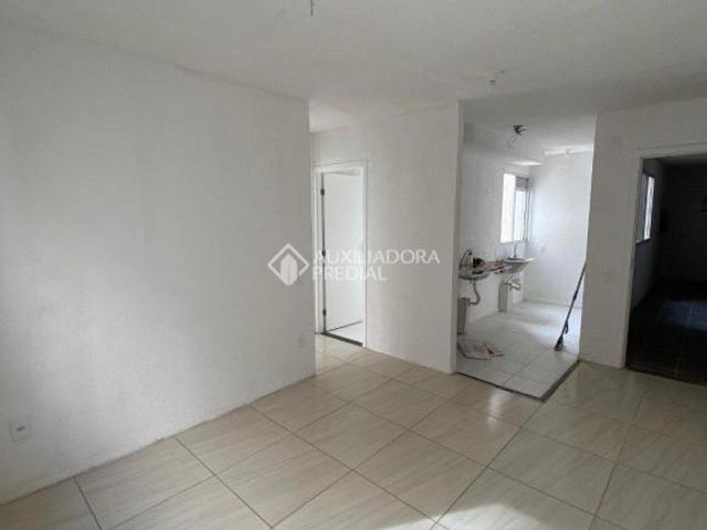Apartamento de 2 quartos com 1 vaga no bairro Restinga