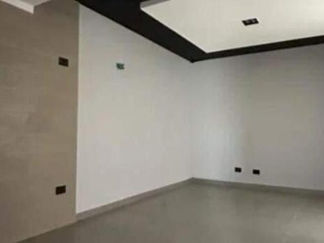 Apartamento de 2 Quartos com 2 Vagas de Garagem na Vila Scarpelli, Frente