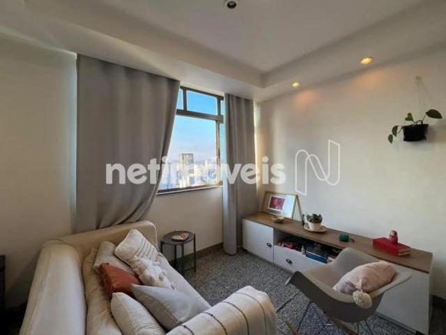 Apartamento de 2 quartos à venda na Funcionários!