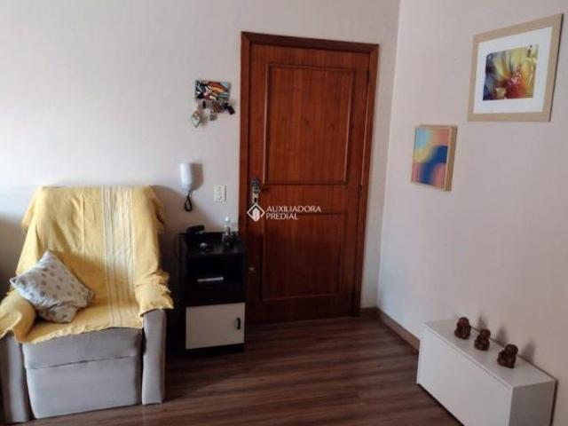 Apartamento de 2 quartos à venda no bairro Cavalhada em Porto Alegre