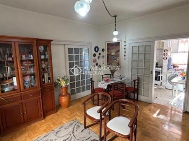 Apartamento de 2 quartos bairro Petrópolis com vaga!