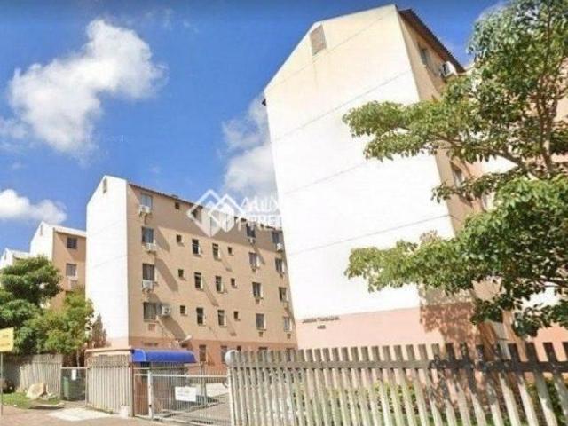 Apartamento de 2 quartos, desocupado, com estacionamento próximo a FAPA