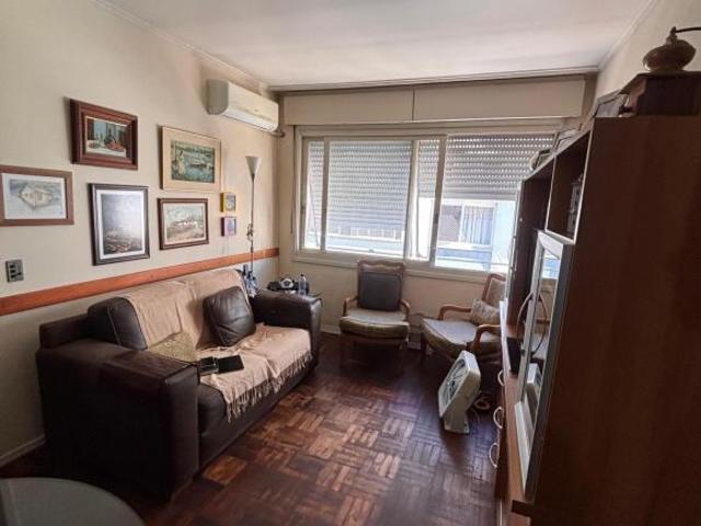 Apartamento de 2 quartos e 1 vaga de garagem bairro Santa Cecília Porto Alegre