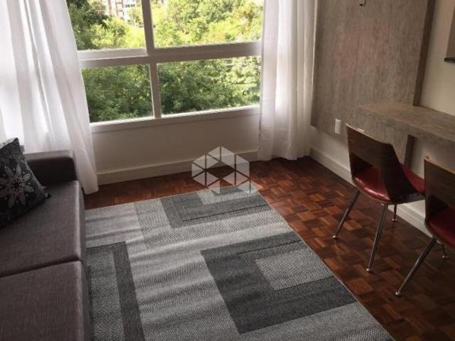 Apartamento de 2 quartos e 1 vaga no Petrópolis