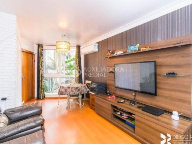 Apartamento de 2 quartos e uma vaga na Cidade Baixa