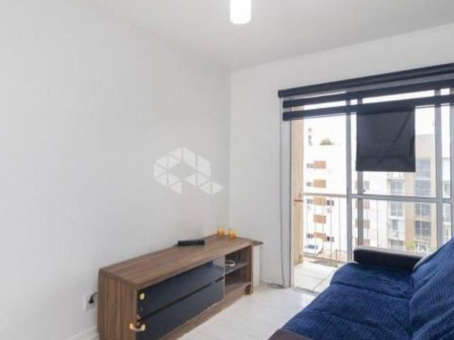 Apartamento de 2 quartos e varanda, semi mobiliado na Vila Nova