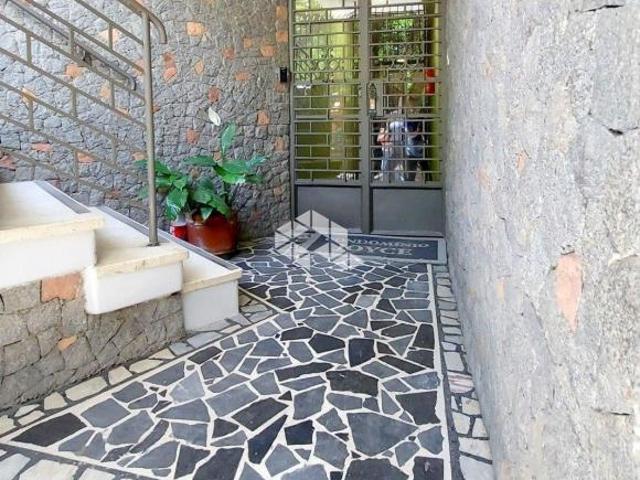 Apartamento de 2 quartos em frente a Redenção no bairro Farroupilha e próximo ao Hospital de Clínica