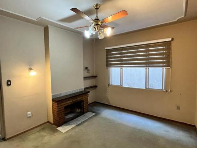 Apartamento de 2 quartos, lareira e dependência de empregada no bairro Floresta