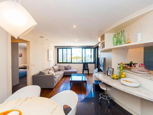 Apartamento de 2 quartos na Batel