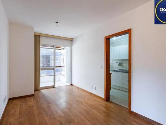 Apartamento de 2 quartos, sacada, churrasqueira e 1 vaga de garagem