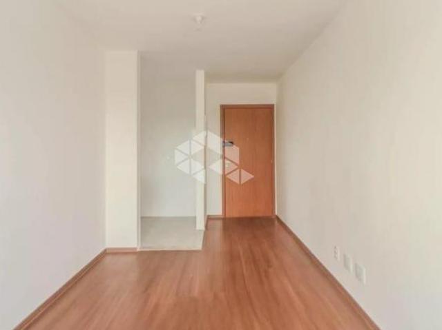 Apartamento de 2 quartos, sacada e vaga de garagem