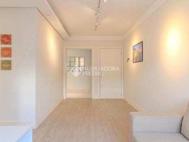 Apartamento de 2 quartos, semi mobiliado, todo reformado por arquiteto!