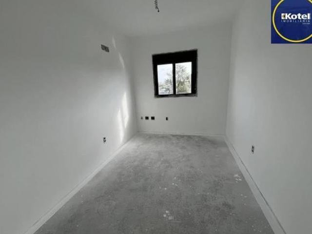 Apartamento de 2 quartos, suíte, churrasqueira e 1 vaga de garagem Petrópolis