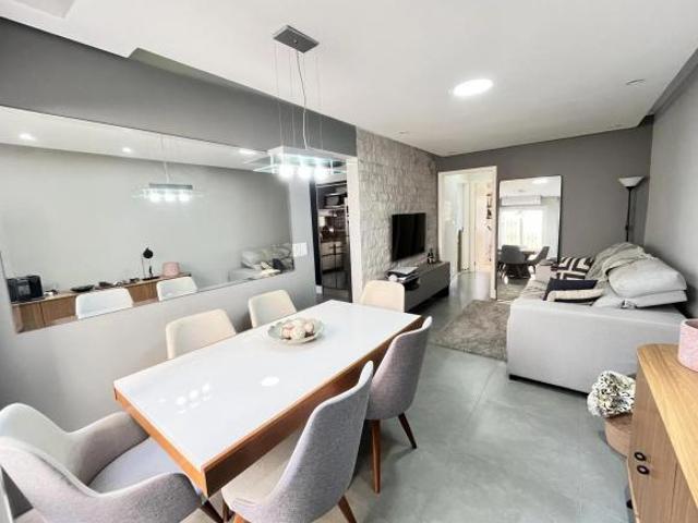 Apartamento de 2 quartos, suíte e 2 vagas de garagem no bairro Petrópolis em POA