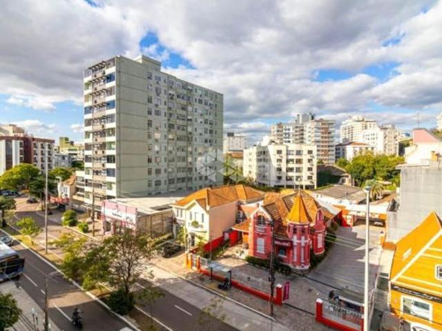 Apartamento de 2 quartos, prédio com elevador no bairro Floresta