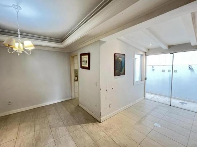 Apartamento de 2 quartos transformados em um no bairro Santa Cecília em POA/RS