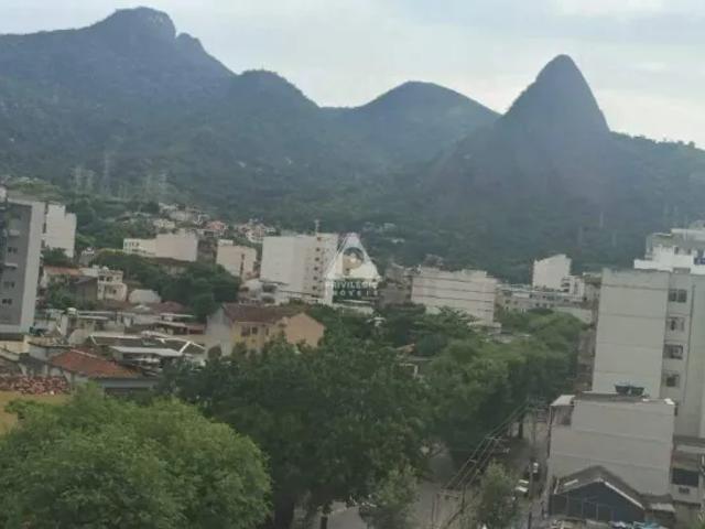 Apartamento de 2 quartos á venda, com sacada, em excelente localizaçaõ, no Largo do Verdun