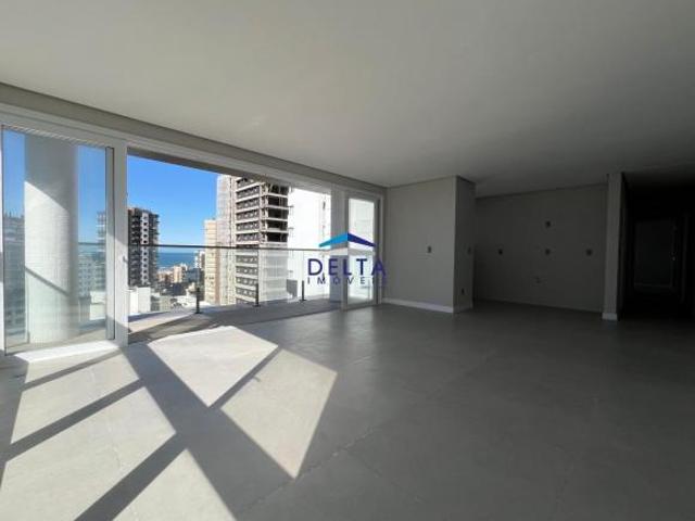 Apartamento de 2 suítes com sacada e vista mar no Predial em Torres