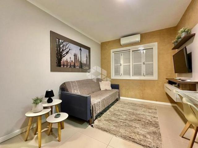 Apartamento de 2 suítes mobiliado com lavabo e box de garagem em Capão da Canoa!