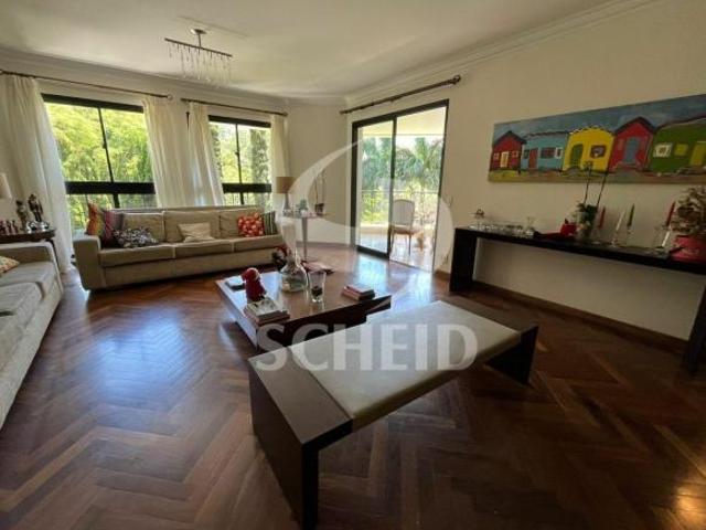 Apartamento de 310m² com 4 Suítes, Varanda e 4 Vagas em Condomínio Seguro