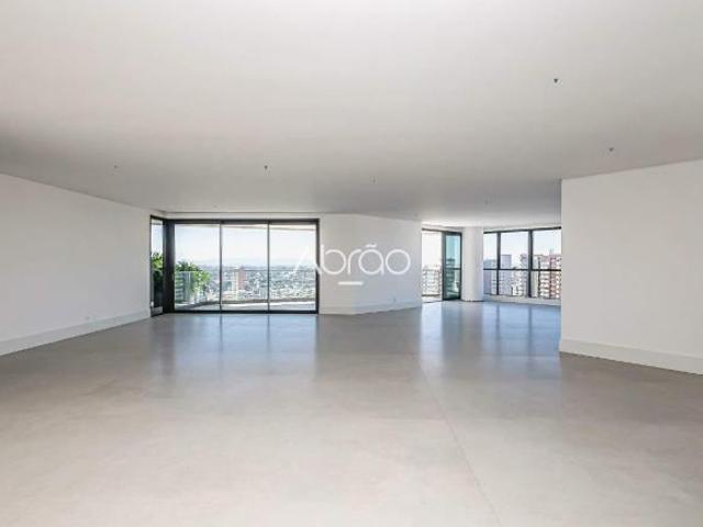 Apartamento de 323 m² à Venda no Epic Água Verde |