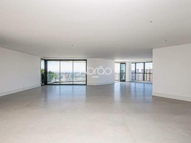 Apartamento de 323 m² à Venda no Epic Água Verde |