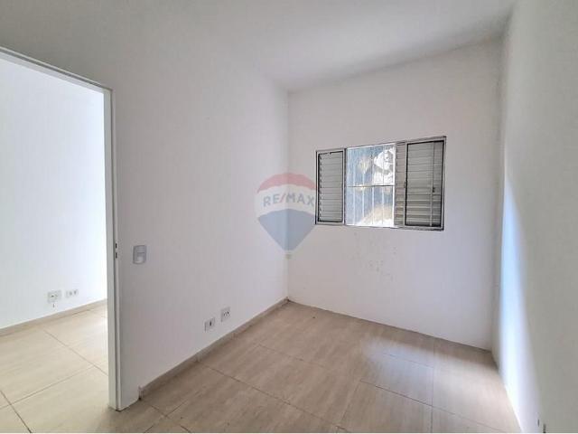 Apartamento de 32m² para locação no Sitio Mandaqui com 3 cômodos