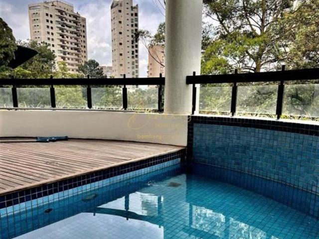 APARTAMENTO DE 350 m² CERCADO DE MUITO VERDE, EM RUA TRANQUILA PRÓXIMO A GIOVANNI