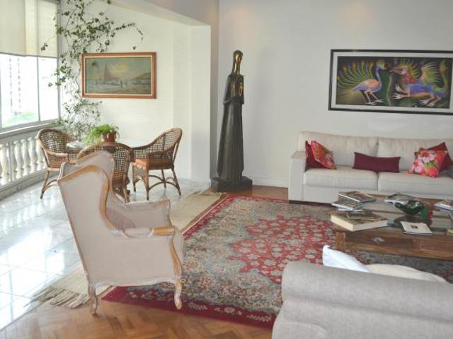 Apartamento de 350m² com 3 dorm. atrás do MASP São Paulo, SP