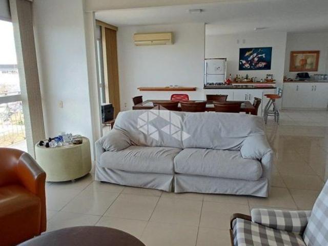 Apartamento de 3 dorm, em frente ao Colégio Farroupilha