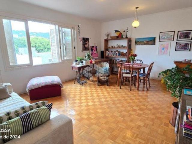 Apartamento de 3 dormitórios no bairro Teresópolis em Porto Alegre