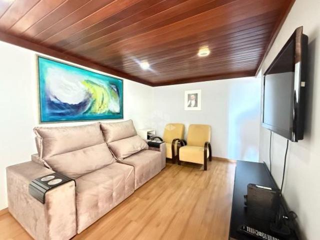 Apartamento de 3 dormitórios, no bairro Floresta, em Porto Alegre