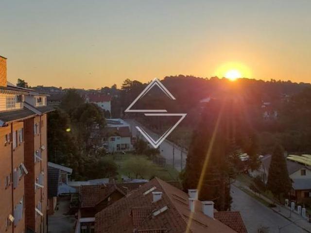 APARTAMENTO DE 3 DORMITORIOS NO CENTRO DE CANELA