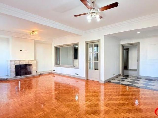 Apartamento de 3 dormitórios à venda em Independência, Porto Alegre