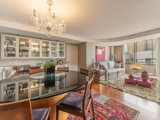 Apartamento de 3 dormitórios à venda em Moinhos de Vento, Porto Alegre
